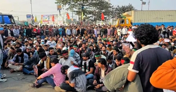 Inquilab Manch's road blockade program in Chattogram to demand justice ...