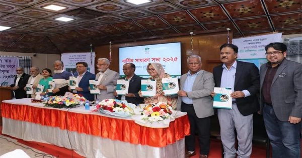 Sit-in demanding justice for the murder of Shaheed Osman Hadi, Barisal ...